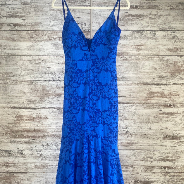 ROYAL BLUE LACE LONG DRESS-NEW – Savvy Seconds Boutique