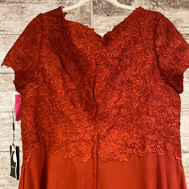 RUST COLORED LONG DRESS-NEW – Savvy Seconds Boutique